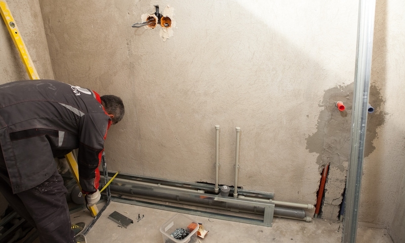 Bygga badrum: En komplett guide (pris, regler, process)